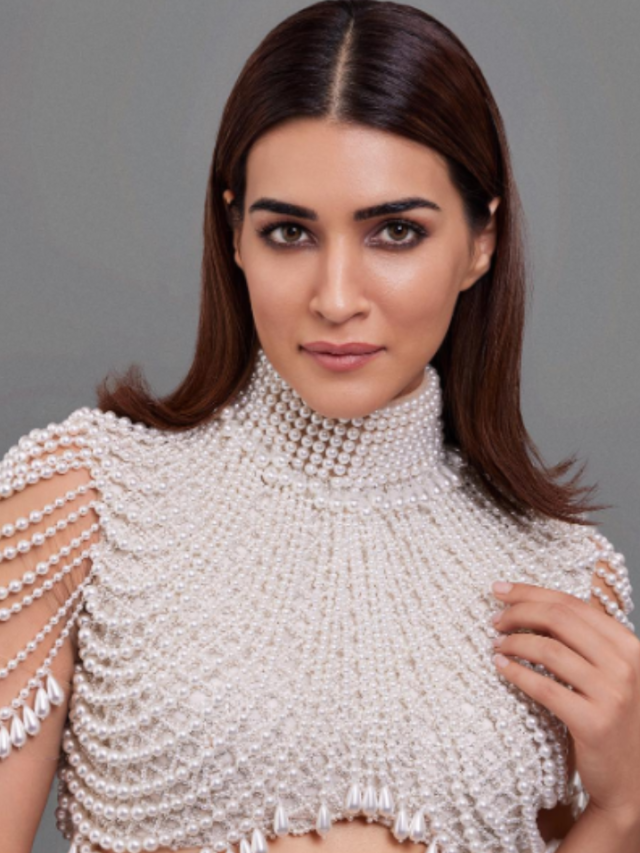 Trendy Blouse Designs to Enhance Your Outfits This Festive Season ...