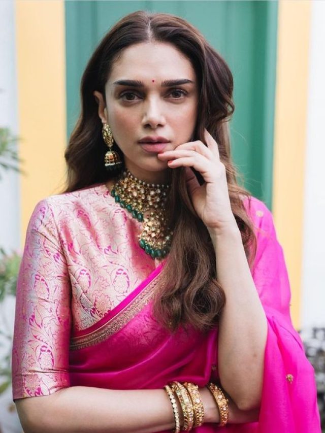 Best Top 10 Brocade Blouse Designs for Silk Saree - Designer Blouse