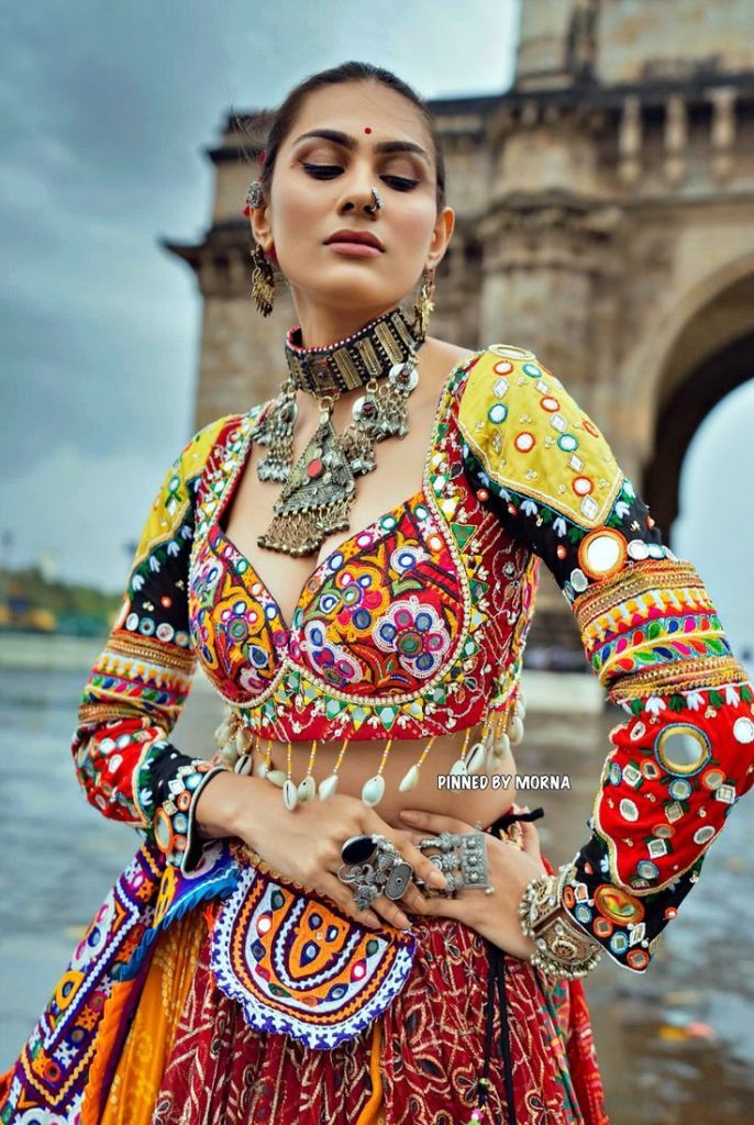 Latest Chaniya Choli Blouse Designs for Navratri | Navratri Blouse ...