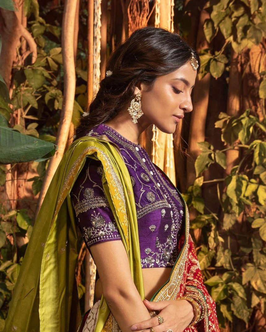 Simple Thread Work Blouse Designs For Silk Saree