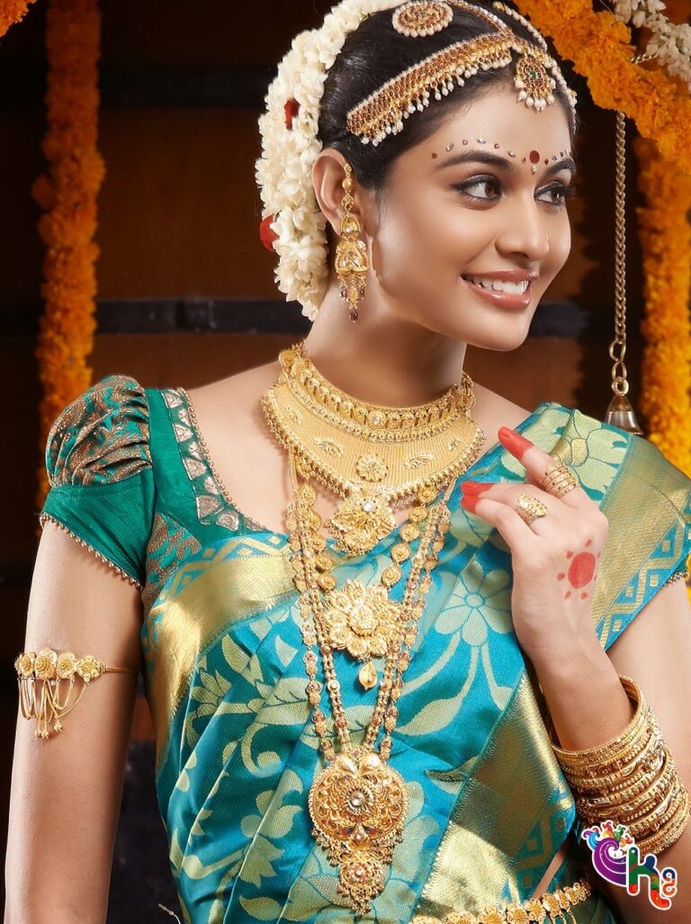 Different Styles of Butta Blouse Designs to Enhance Your Saree
