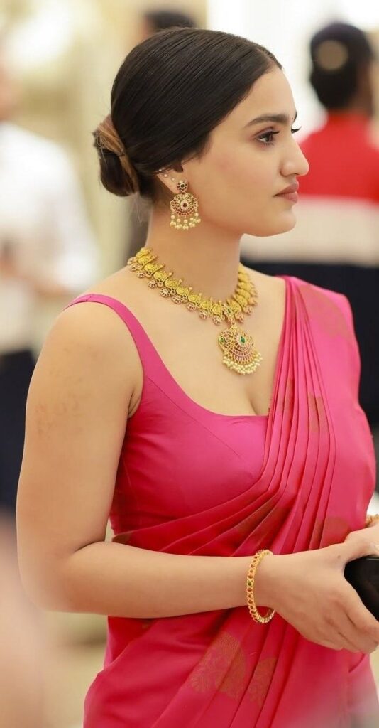 Hot Saree Blouse Designs for Parties, Weddings & Festive Vibes