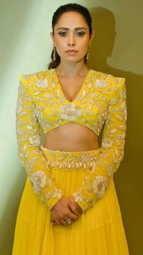 Top 15 Stylish Sabrina Blouse Designs to Pair with Sarees | Designerblouse