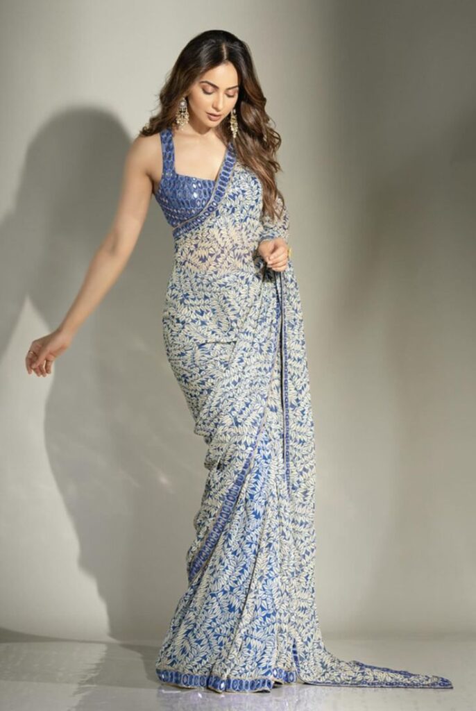Which Color Blouse Goes Well with a Blue Saree? Find the Perfect Match!