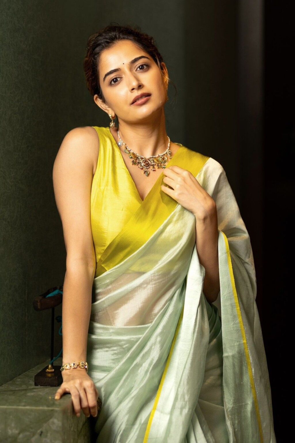 25+ Latest Blouse Baju Designs You Must Try in 2025