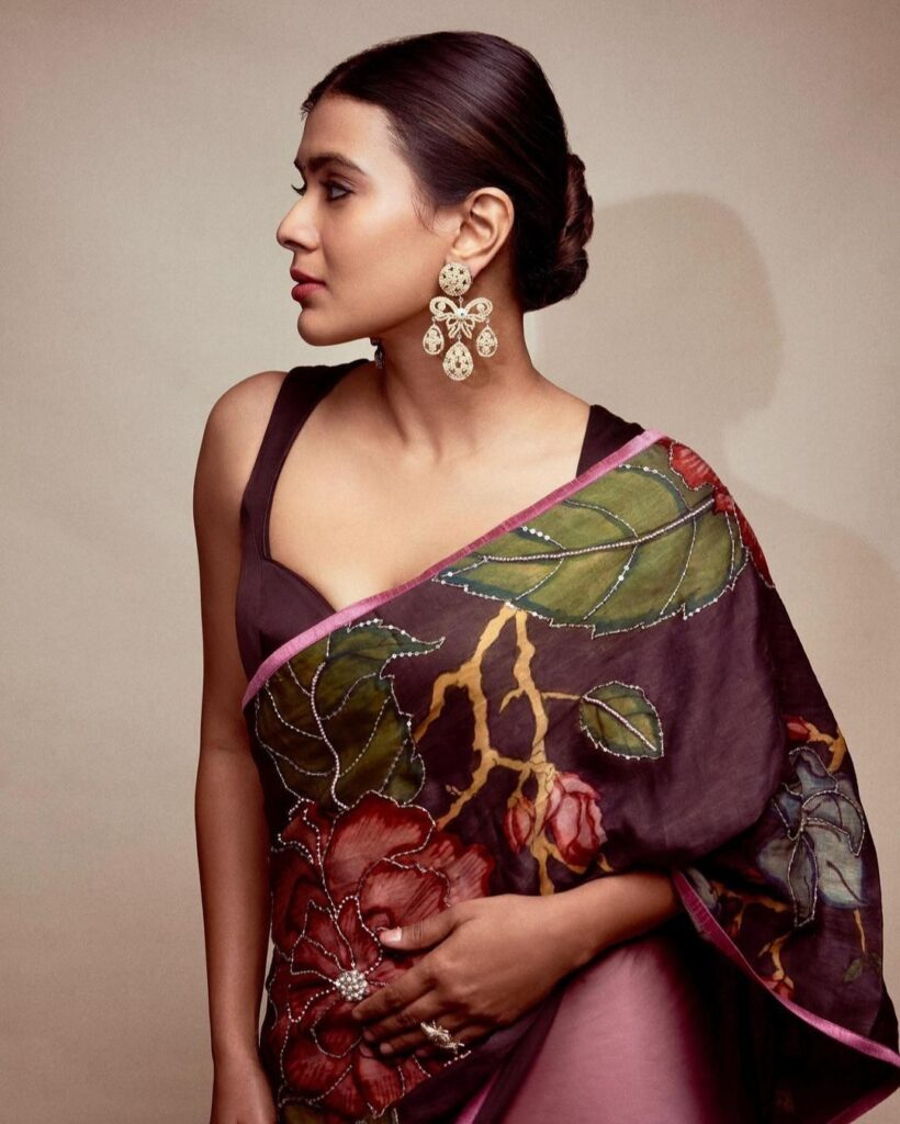 25+ Latest Blouse Baju Designs You Must Try in 2025