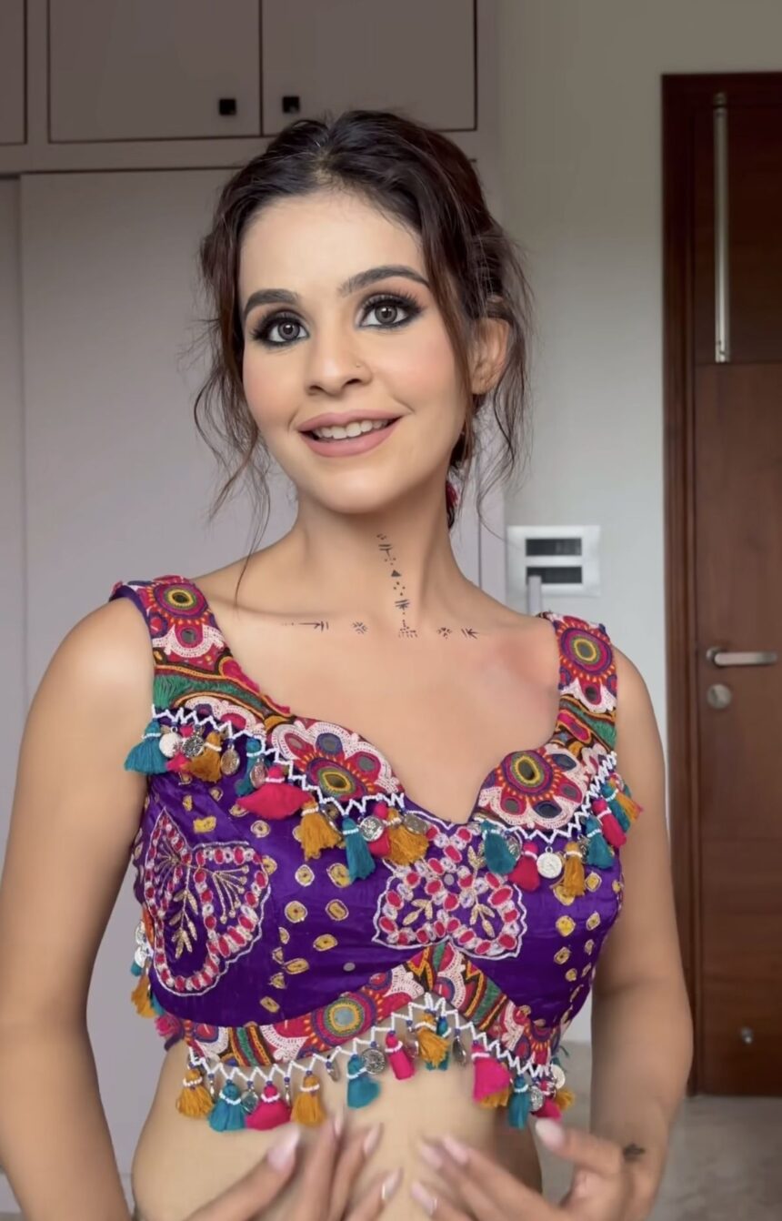 15 Perfect Ghagra Blouse Designs for Navratri and Garba Nights